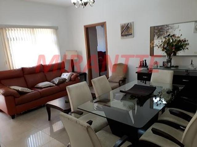Sobrado de 275m² com 4 quartos