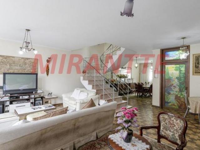 Sobrado de 276m² com 3 quartos