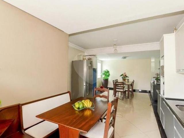 Sobrado de 280m² a venda no Campo Comprido