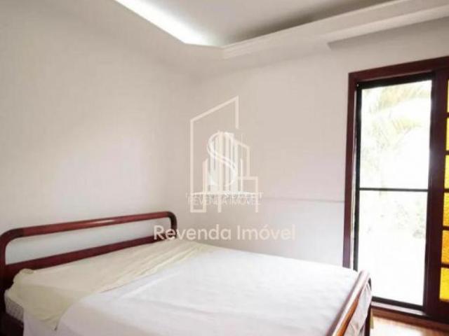 SOBRADO DE 280M², POSSUI 4 DORMITÓRIOS SENDO 2 SUÍTES, 1 SALA, E 5 VAGAS, À VEND