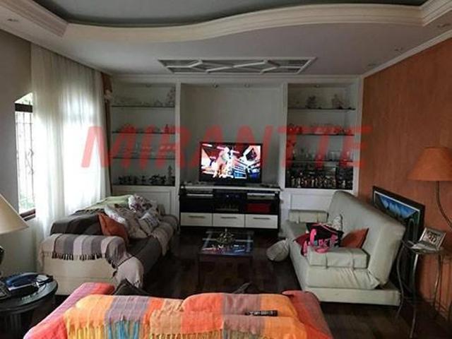 Sobrado de 281m² com 4 quartos