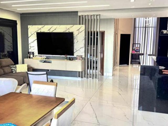 Sobrado de 284m² com 04 suites á venda no Parqville Quaresmeira Trindade GO