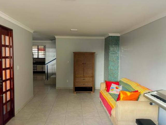 Sobrado de 290m² com 04 quartos á venda no Setor Vila Lucy Goiânia GO