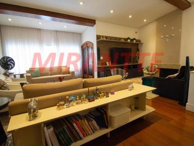 Sobrado de 297m² com 3 quartos