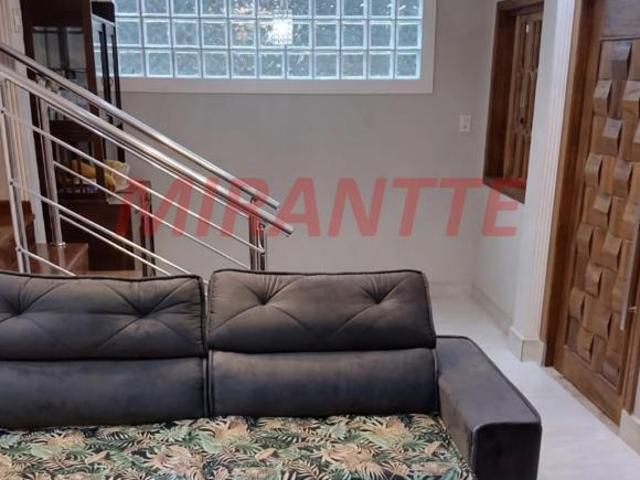 Sobrado de 297m² com 4 quartos
