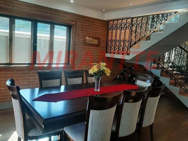 Sobrado de 296m² com 4 quartos