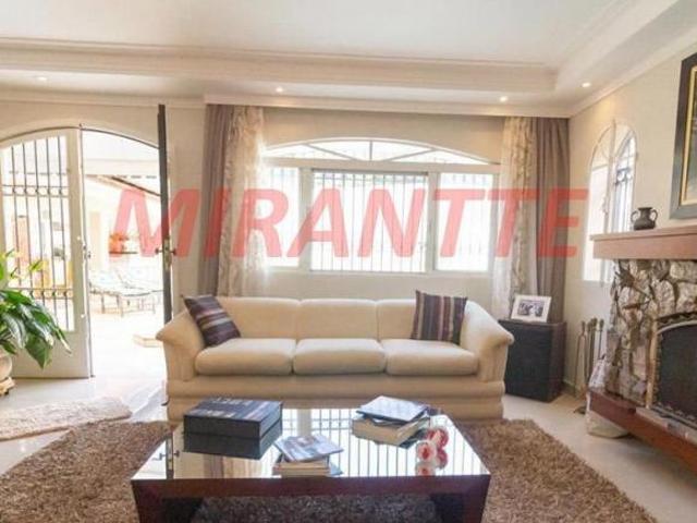Sobrado de 299m² com 4 quartos