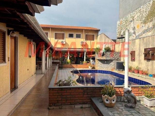 Sobrado de 200m² com 3 quartos