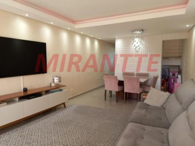 Sobrado de 2010m² com 3 quartos