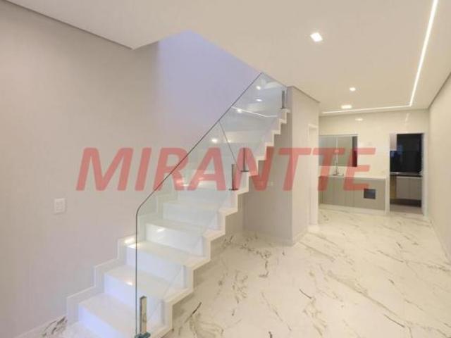 Sobrado de 2025m² com 3 quartos