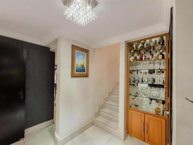 Sobrado de 208 m² com 04 quartos á venda no Condominio Prive dos Girassóis Vila Jardim Vitoria G