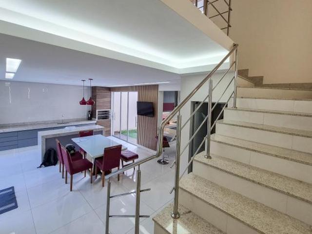 Sobrado de 210 m² com 03 suítes plenas á venda no Jardim Olímpico Aparecida de Goiânia GO