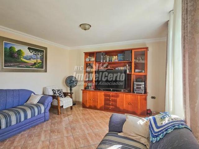 Sobrado de 210 m² com amplo terreno 4 dormitórios