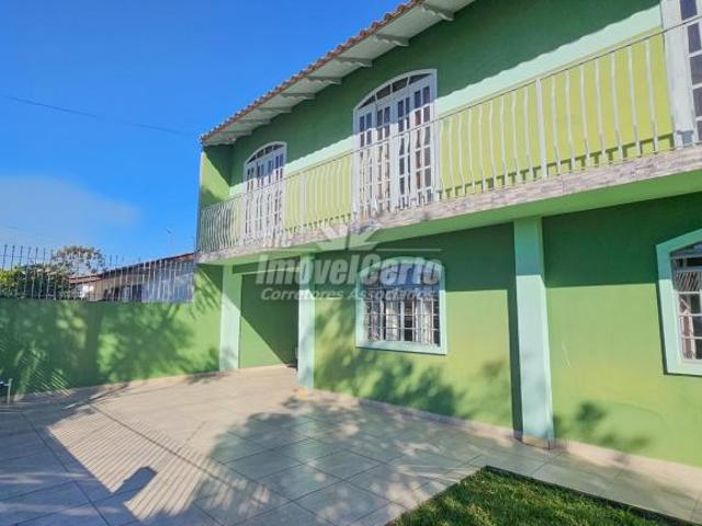 Sobrado de 210 m² com amplo terreno 4 dormitórios
