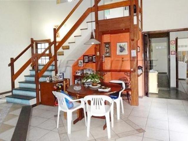 Sobrado de 210m² com 5 quartos