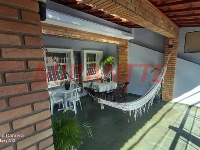 Sobrado de 211m² com 4 quartos