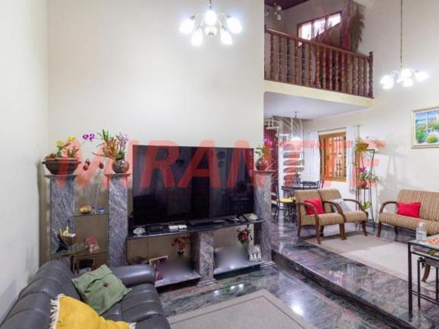 Sobrado de 212m² com 3 quartos