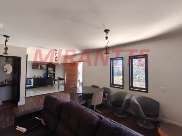 Sobrado de 212m² com 3 quartos