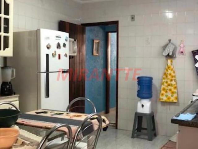 Sobrado de 212m² com 4 quartos