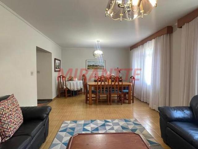 Sobrado de 218m² com 3 quartos