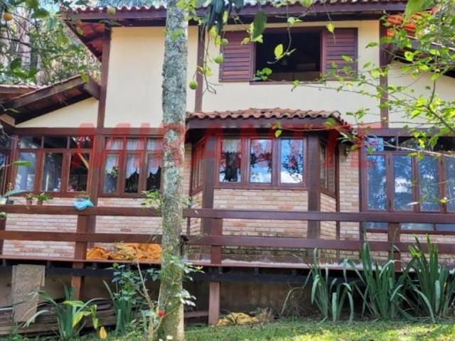 Sobrado de 218m² com 4 quartos