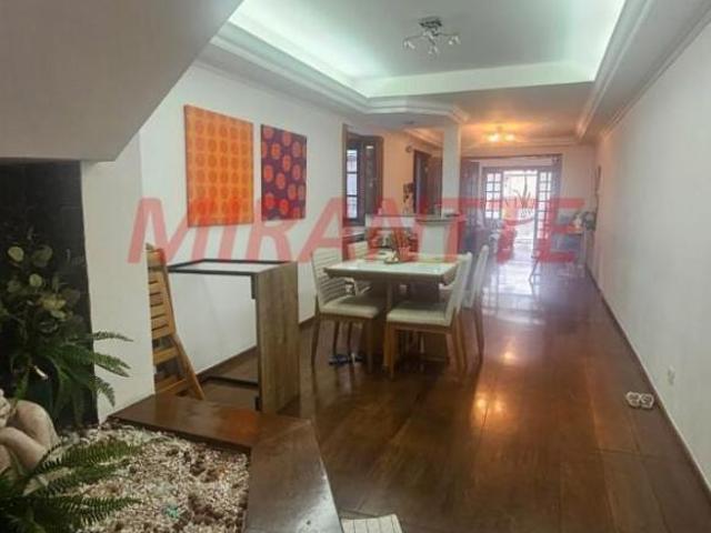 Sobrado de 219m² com 3 quartos