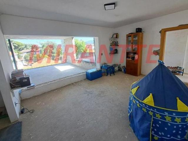 Sobrado de 219m² com 4 quartos