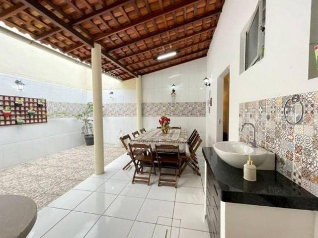 Sobrado de 220 m² com 4 quartos, 1 suíte, 2 vagas à venda no Centro