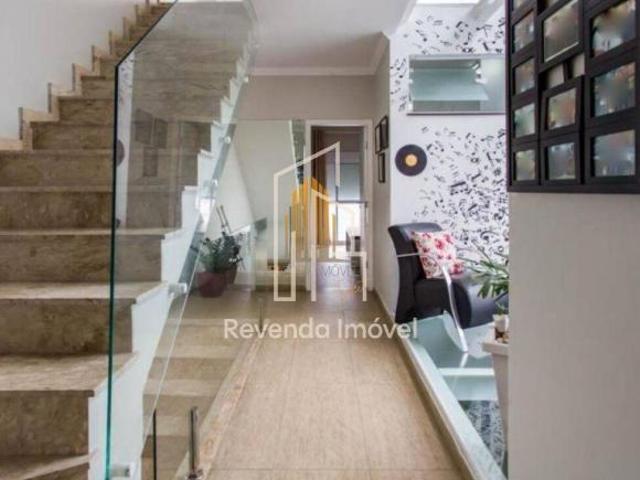 Sobrado de 220m² com 2 suítes, 2 vagas no Ipiranga. Sobrado de 220m² com 2 suíte