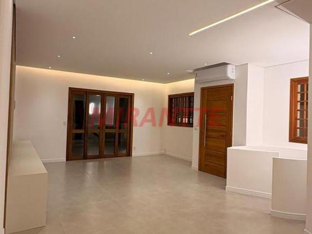 Sobrado de 220m² com 3 quartos