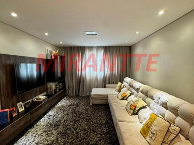 Sobrado de 221m² com 3 quartos