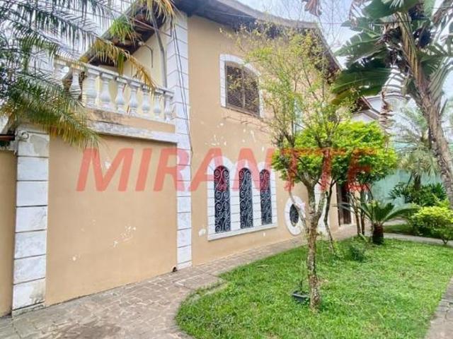 Sobrado de 221m² com 4 quartos