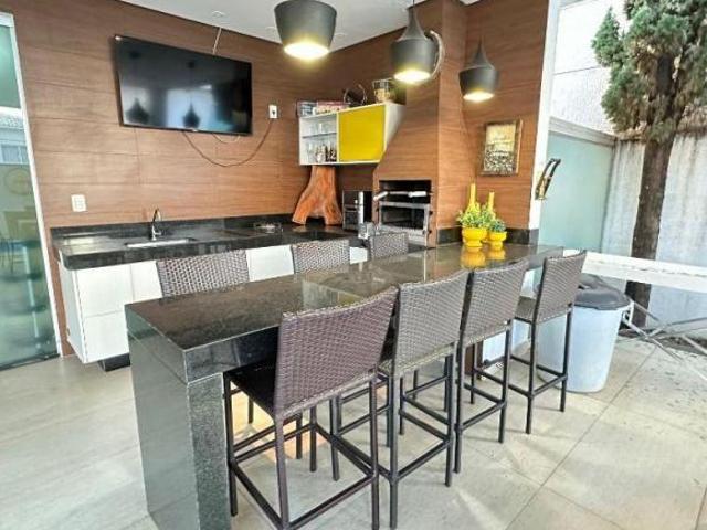 Sobrado de 228 m² com 03 suítes à venda, por R$ 2.400.000 Jardins Madri Goiânia/GO