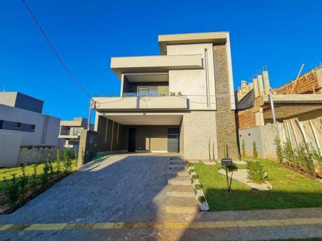 Sobrado de 228m² com 03 suítes plenas à venda no Jardins Capri Goiânia/GO