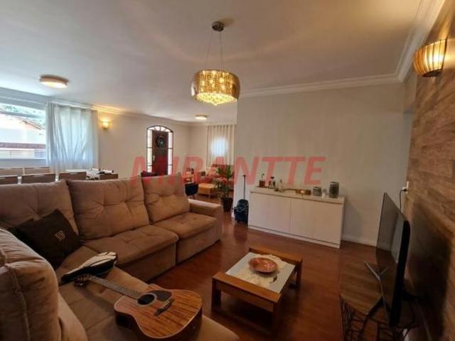 Sobrado de 233m² com 3 quartos