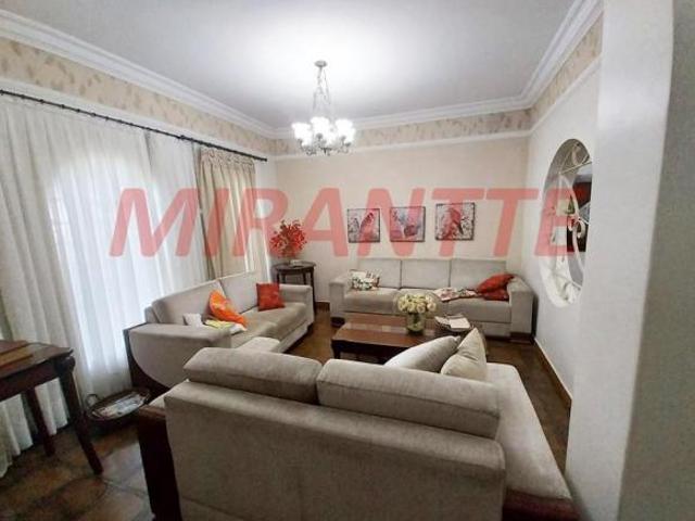 Sobrado de 230m² com 4 quartos
