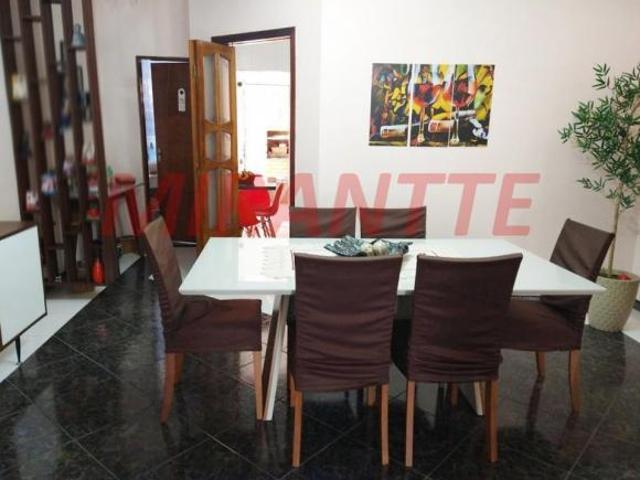 Sobrado de 231m² com 3 quartos