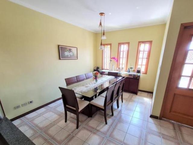 Sobrado de 234 m², 4 quartos em Matriz, Mauá