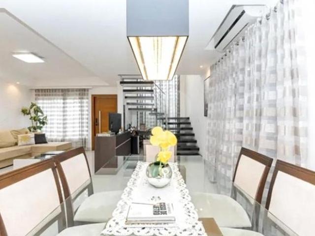 Sobrado de 236m² a venda no Santa Cândida