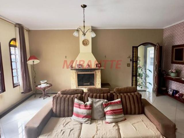 Sobrado de 238m² com 3 quartos
