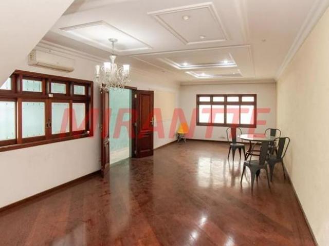 Sobrado de 239m² com 4 quartos