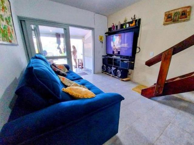 Sobrado de 2 dormitórios bem localizado em Capão Novo