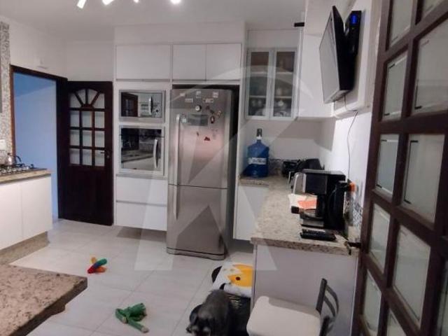Sobrado de 2 Dormitórios, sendo 2 suítes, 2 Vagas de Garagem Parada Inglesa