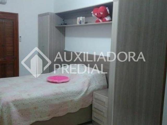 Sobrado de 2 dormitórios, vaga de garagem