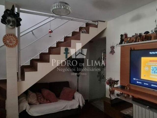 Sobrado de 2 quartos, 2 vagas e 160 m² construídos. Na Penha