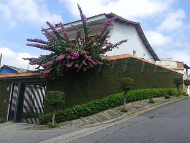 Sobrado de 344m² com 3 quartos