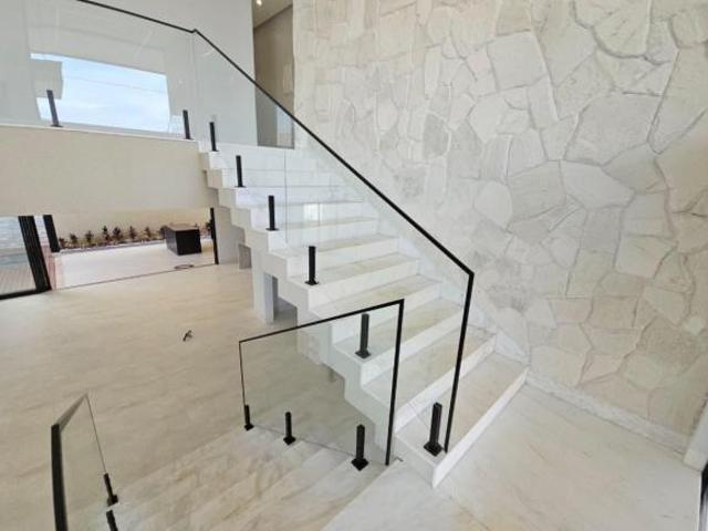 Sobrado de 346 m² com 04 suítes à venda no Jardins França Goiânia/GO