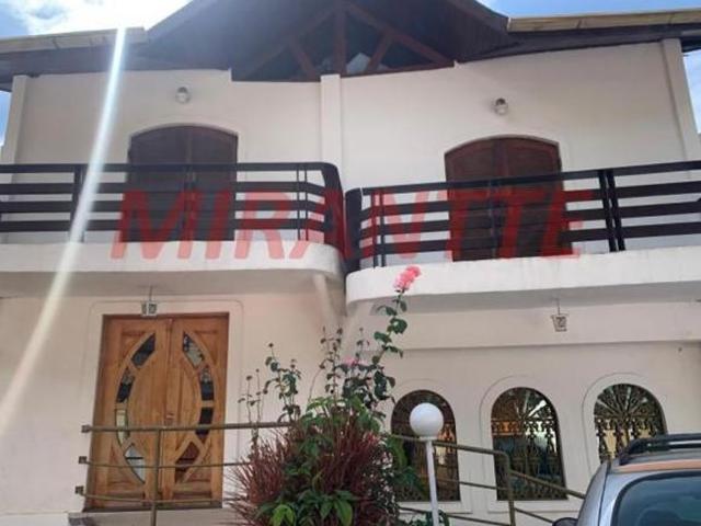 Sobrado de 353m² com 5 quartos