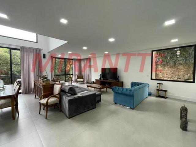 Sobrado de 350m² com 3 quartos