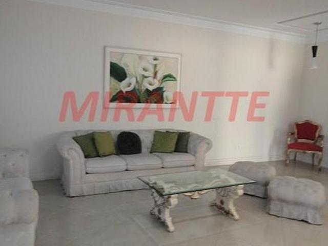 Sobrado de 351m² com 4 quartos